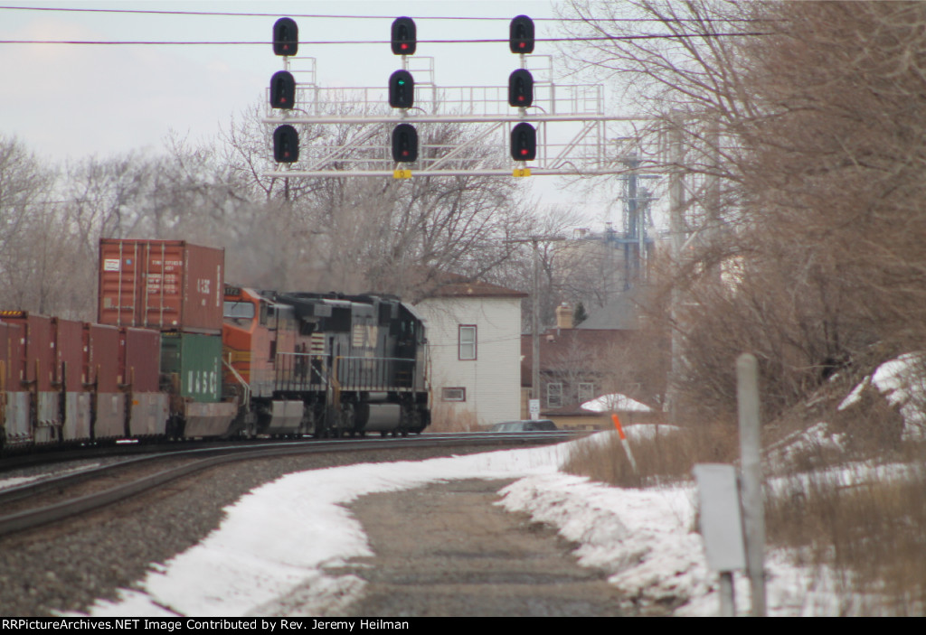 NS 2580 & BNSF 4172 (4)